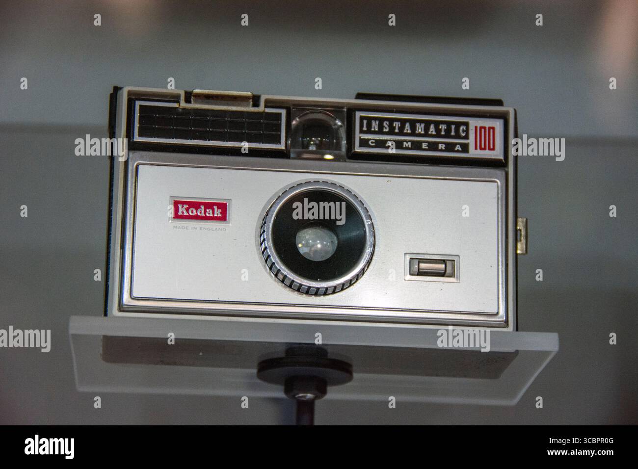 Kodak model 100 was one of Kodak's first Instamatic cameras released in ...