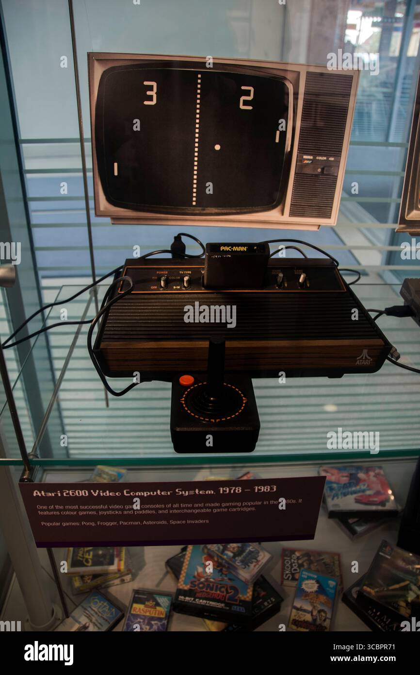 Atari arcade hi-res stock photography and images - Alamy