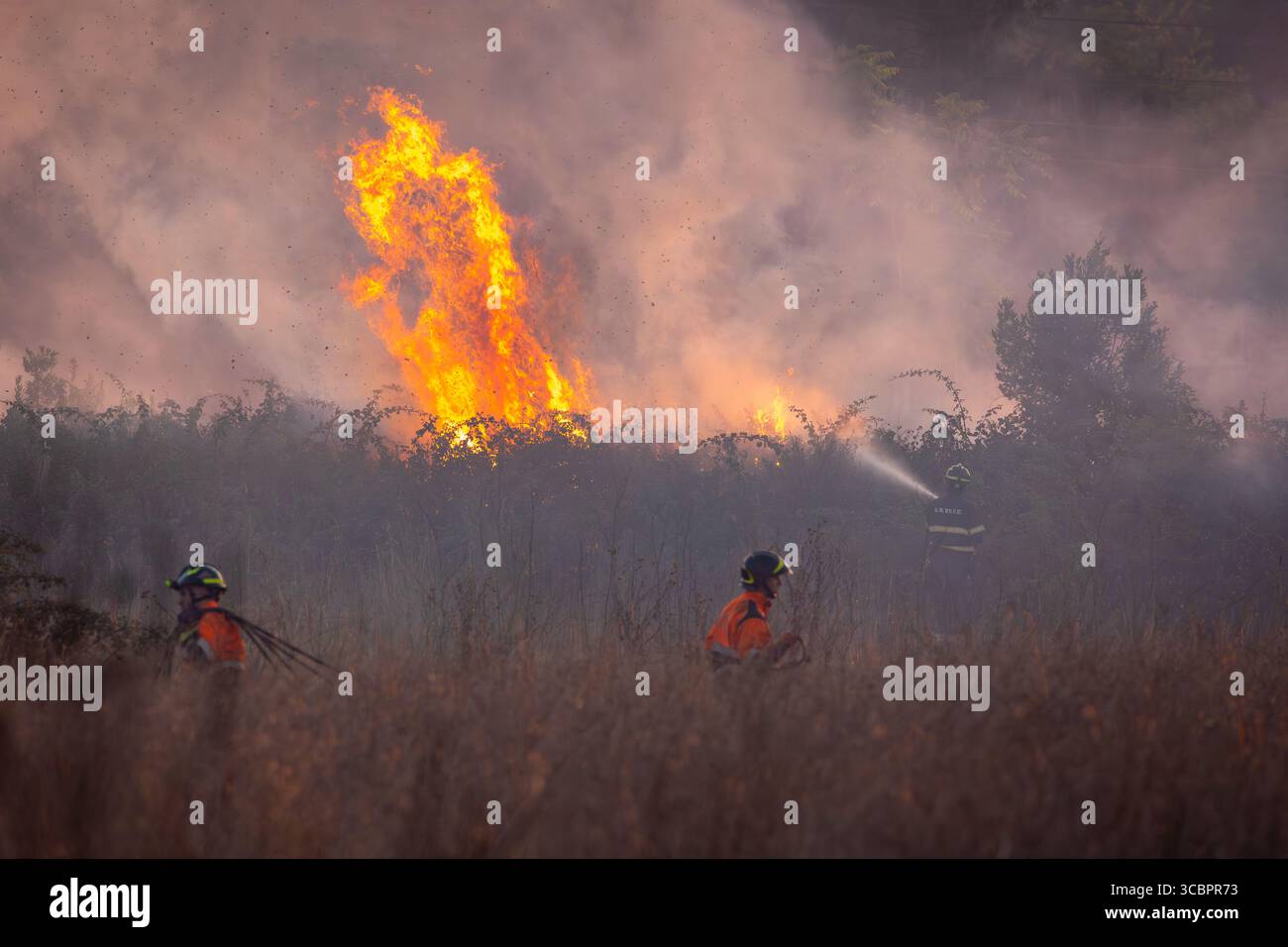 Rome italy august 2025 fire hi-res stock photography and images - Alamy