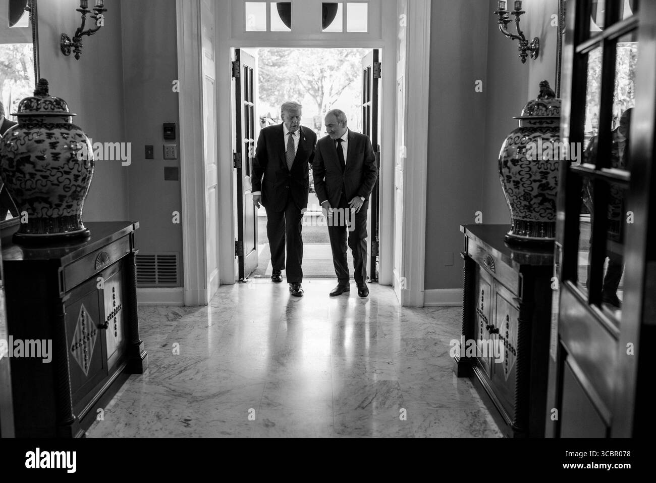 President Donald Trump greets Prime Minister Nikol Pashinyan of Armenia ...