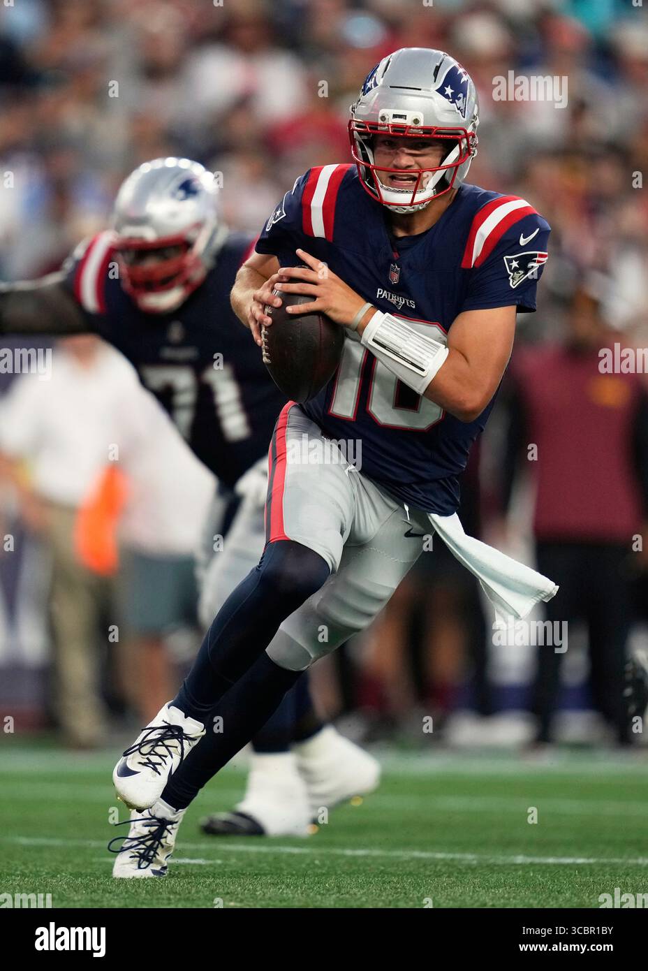 New England Patriots quarterback Drake Maye (10) runs the ball for a ...