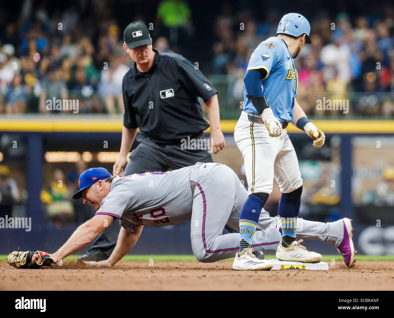 Milwaukee, United States. 08th Aug, 2025. Second base umpire Ryan ...