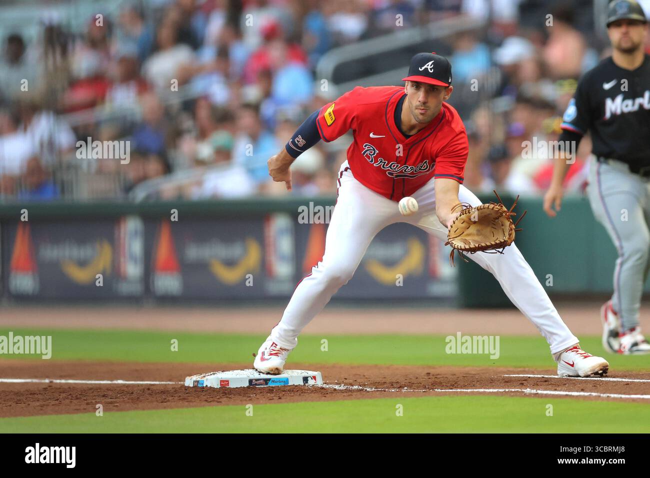 ATLANTA, GA - AUGUST 08: Atlanta Braves first baseman Matt Olson #28 ...