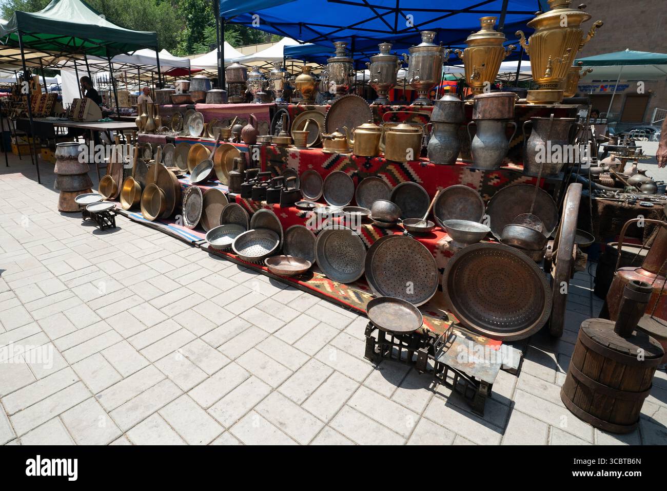 Vernissage market in yerevan hi-res stock photography and images - Alamy