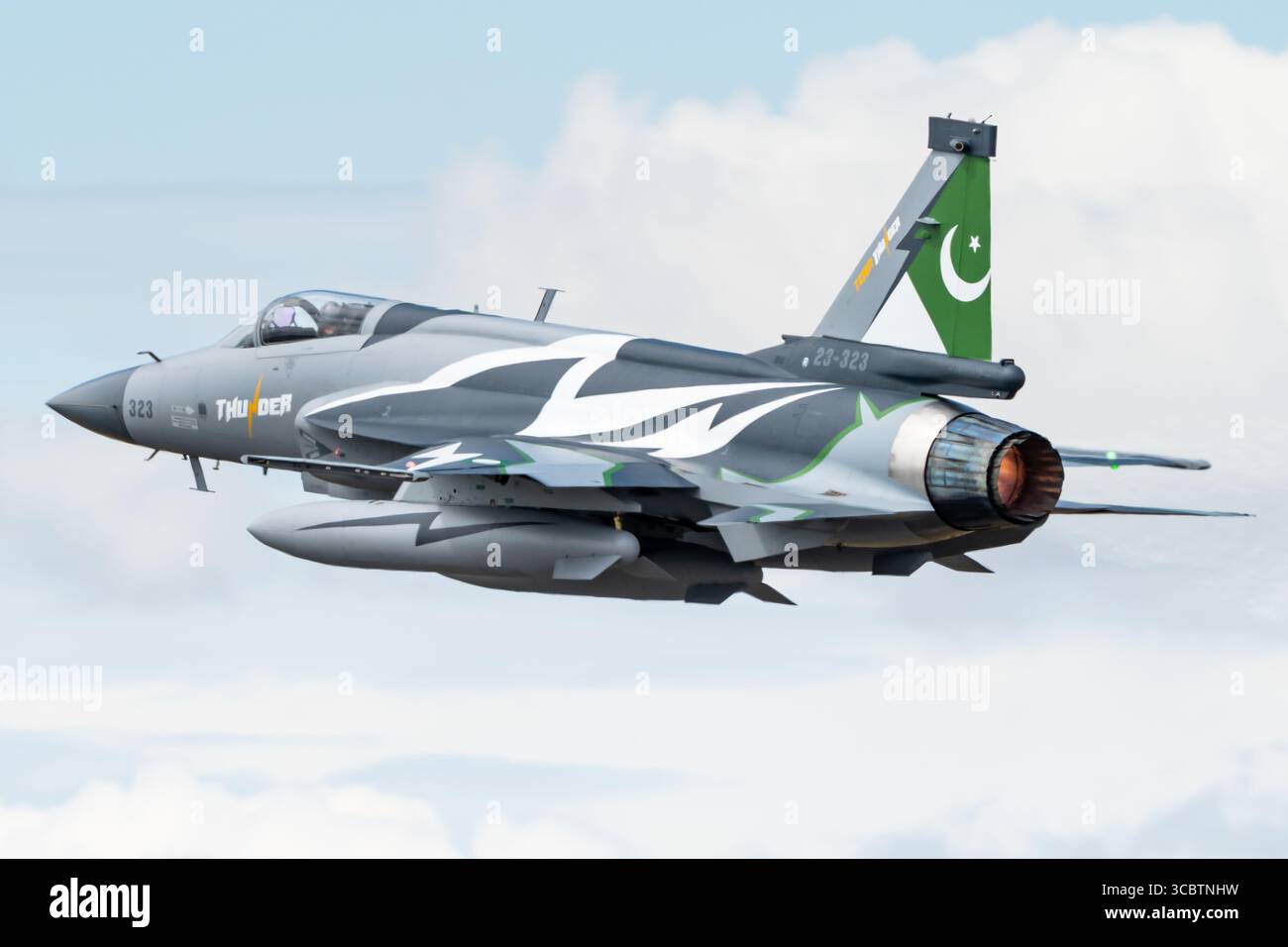 A CAC/PAC JF-17 Thunder fighter jet developed by Chengdu Aircraft ...