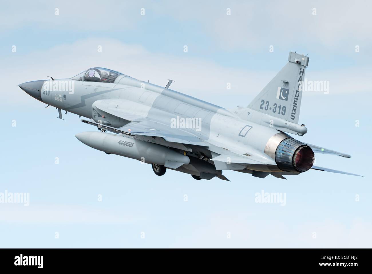 A CAC/PAC JF-17 Thunder fighter jet developed by Chengdu Aircraft ...