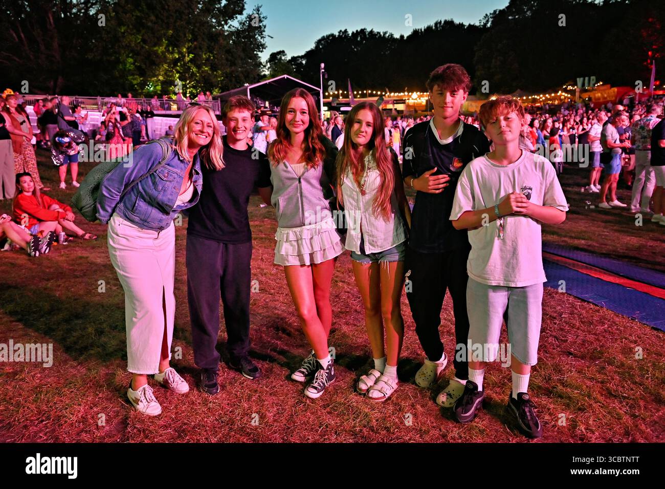 London, UK. 8th Aug, 2025. Revellers at the Flackstock - South Facing ...
