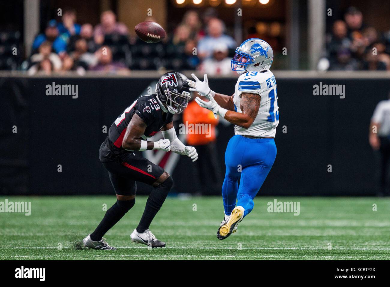 Detroit Lions running back Craig Reynolds (13) catches a pass as ...