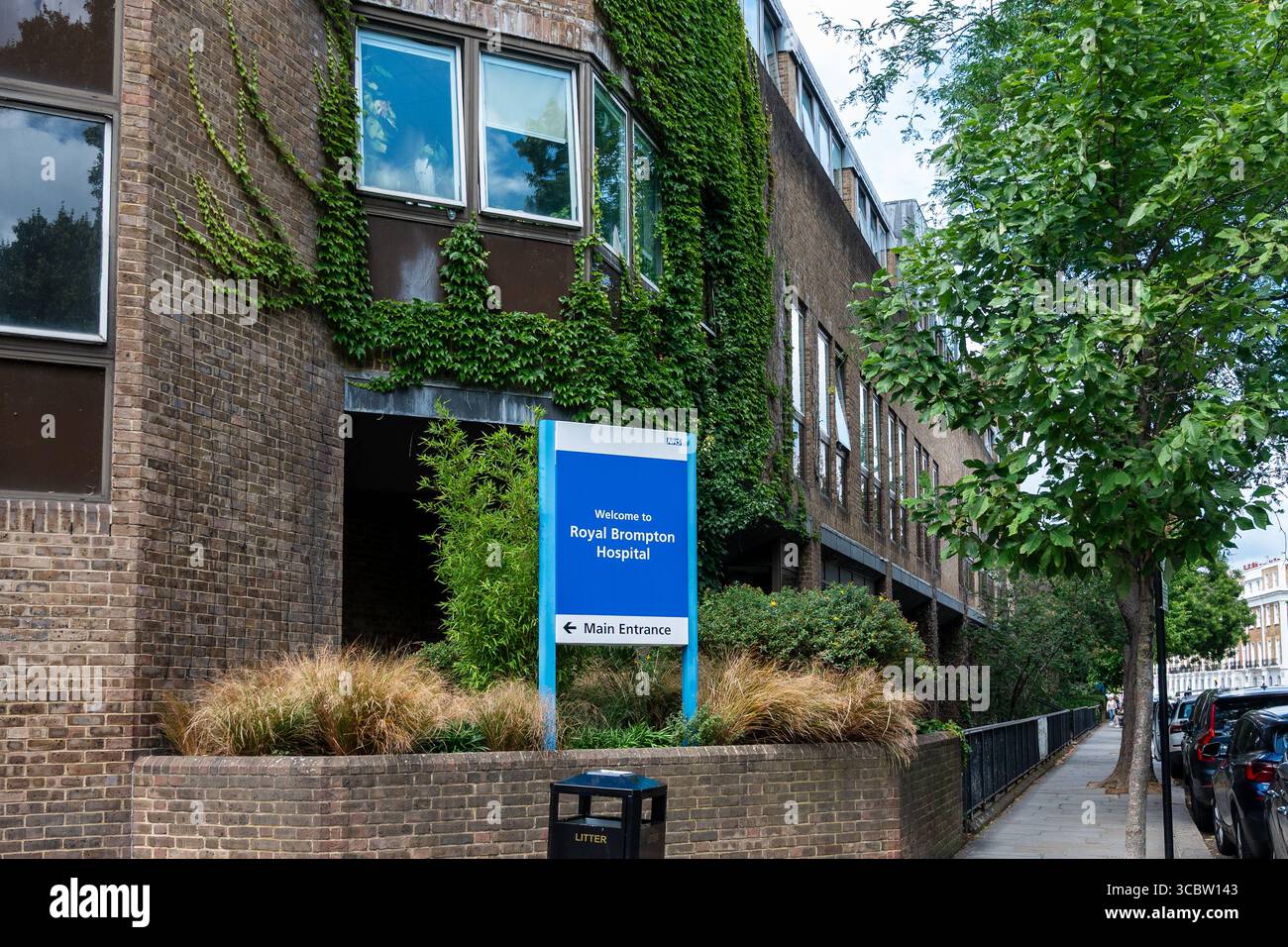 London, UK 07 July 2025 entrance to Royal Brompton Hospital, the ...