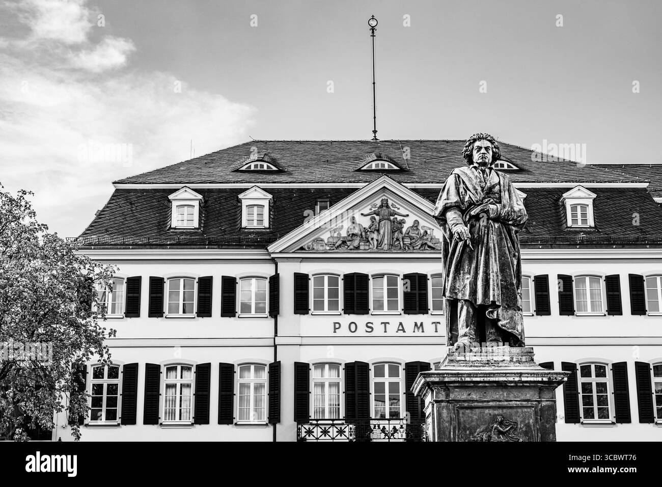 Bronze sculpture unveiled Black and White Stock Photos & Images - Alamy