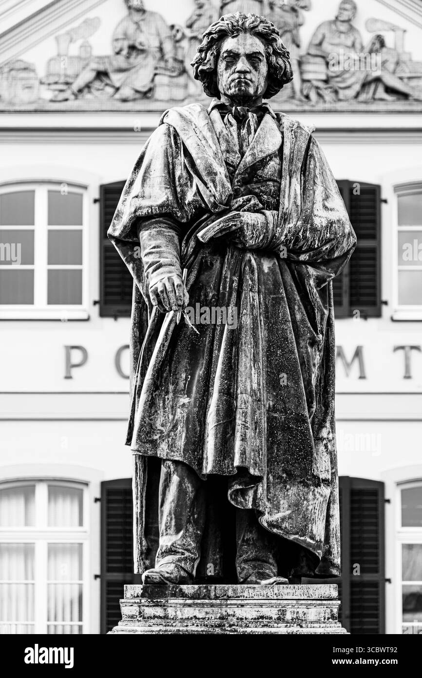 Beethoven Monument by Ernst Julius Hähnel, large bronze statue of ...