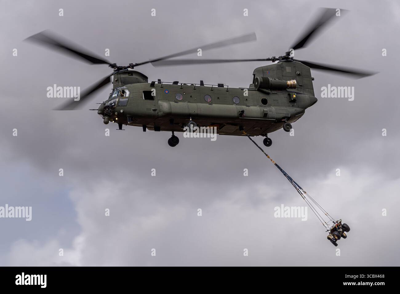 Boeing chinook hc 6 hi-res stock photography and images - Alamy