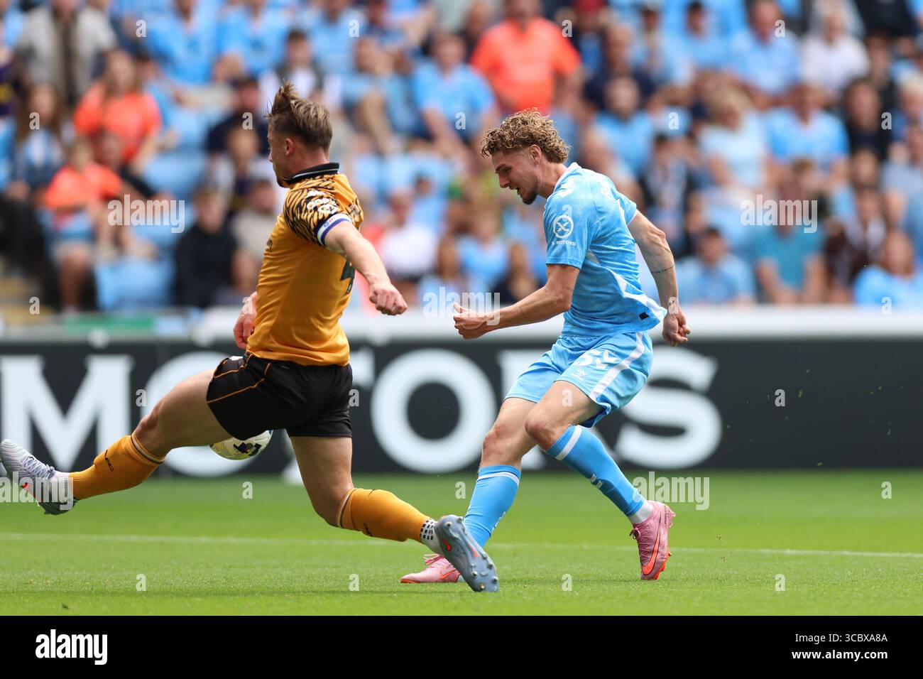 Coventry City's Jack Rudoni (right) and Hull City's Charlie Hughes ...