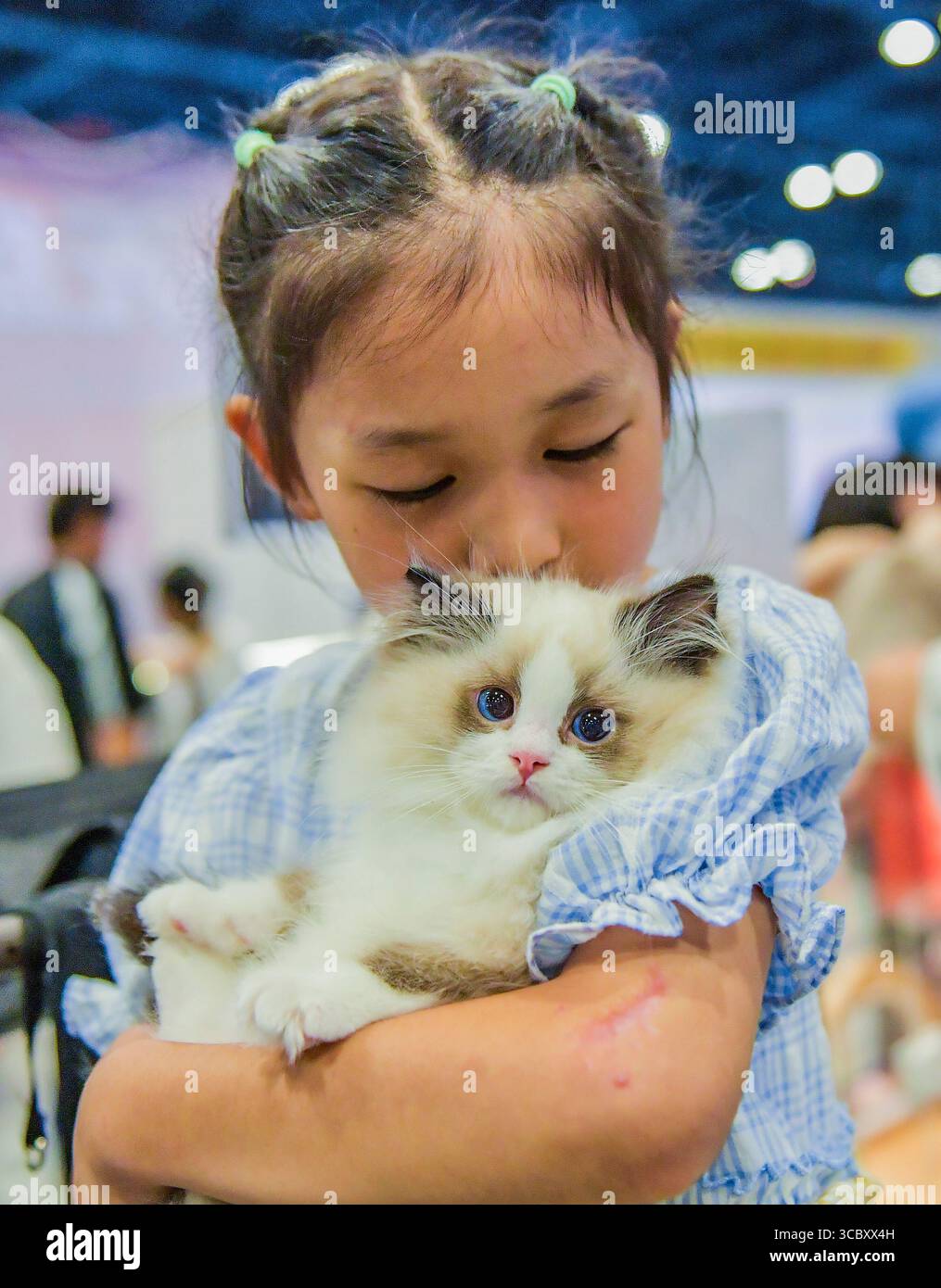 Tourists visit the Nanning Pet Expo at the Nanning International ...