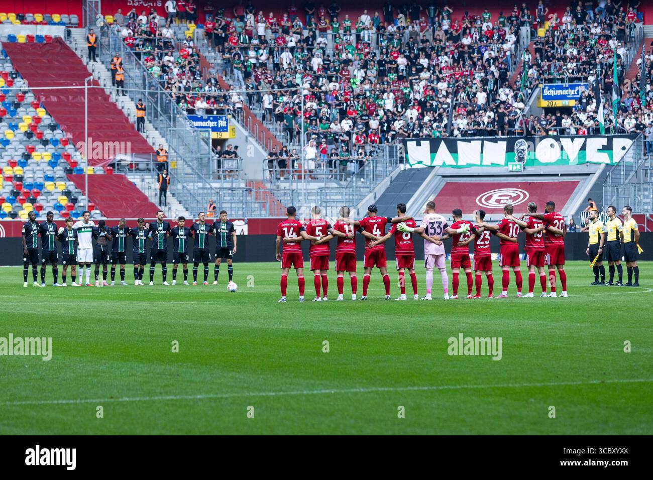 Eine Gedenkminute zu Ehren Frank Mills. 2. Fu?ball Bundesliga, Fortuna ...