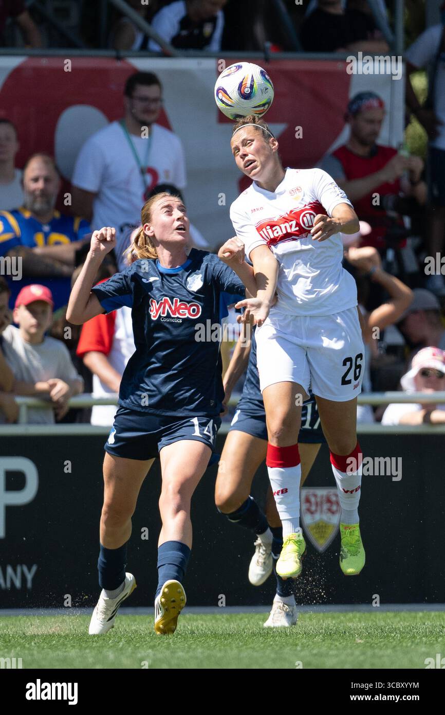 v. li. im Kopfballduell Lisa Doorn (TSG Hoffenheim, #14) Nicole Billa ...