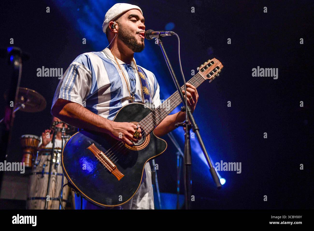 Brazilian band Gilsons (Francisco Gil, guitar) playing live in Complejo ...