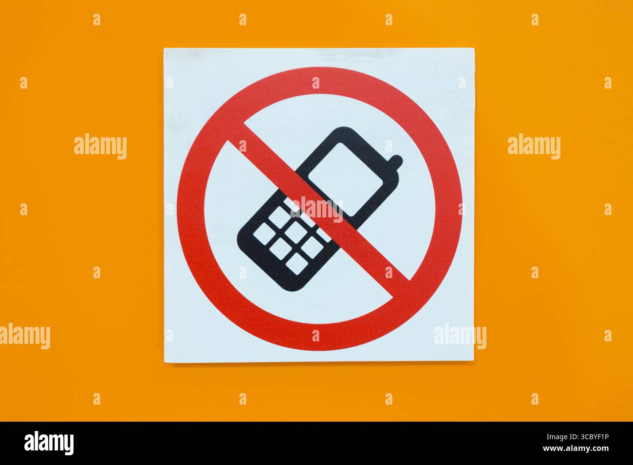 No cell phone wall sign hi-res stock photography and images - Alamy