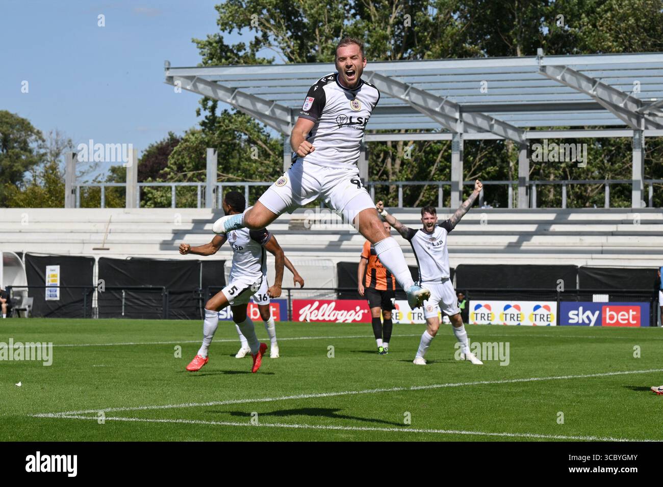 London, England, 9th August, 2025: Michael Cheek of Bromley celebrates ...