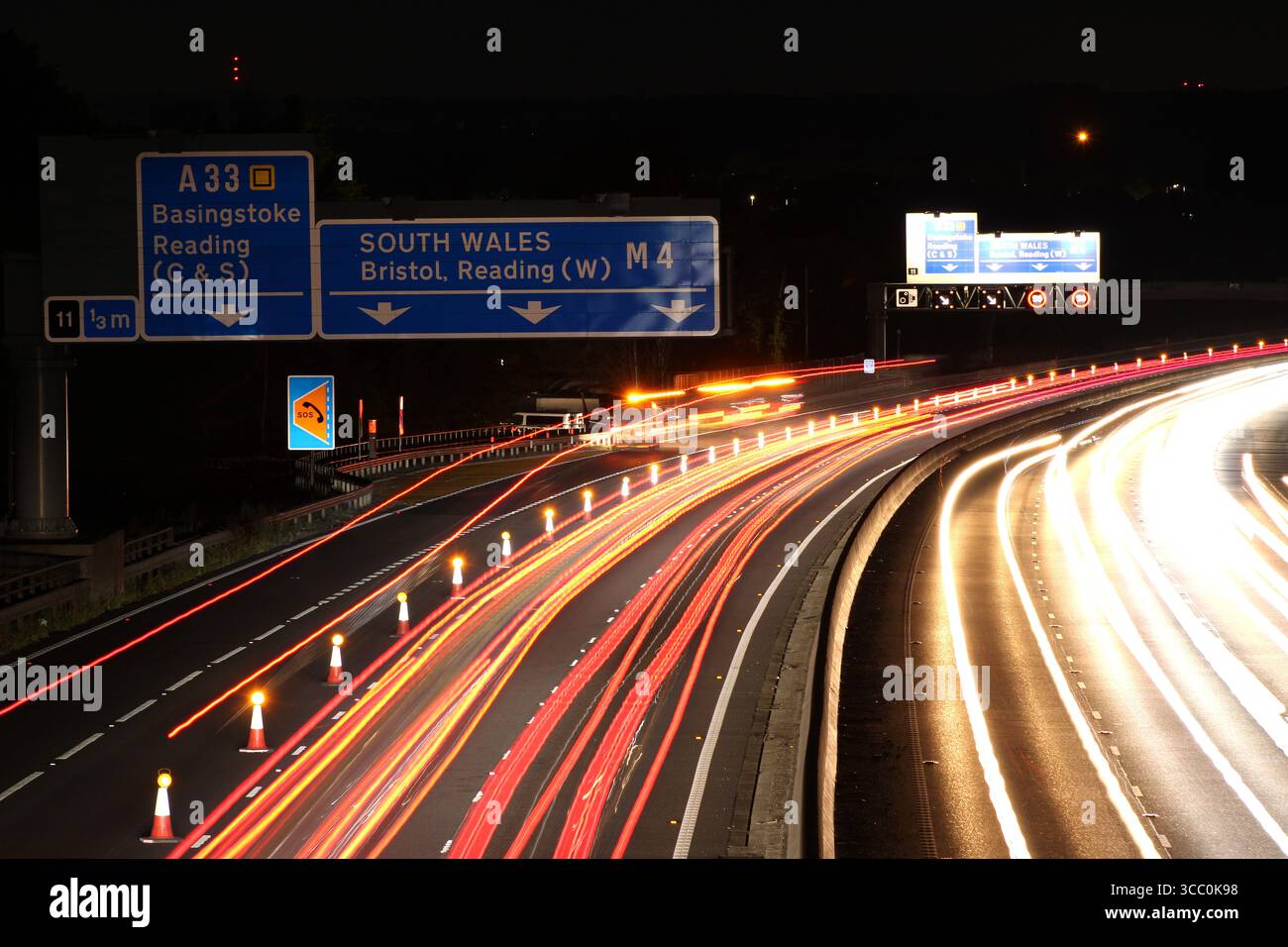 Night time motorway closure road hi-res stock photography and images ...