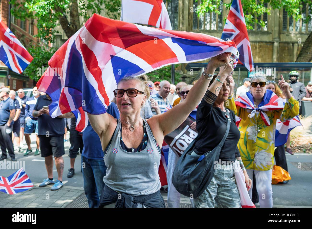 Bristol, UK. 9th Aug, 2025. Far right protesters are pictured as they ...