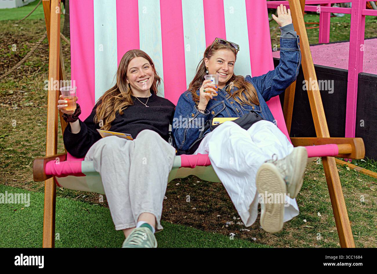 Edinburgh, Scotland, UK. 9th August, 2025. UK Weather: Windy fringe ...