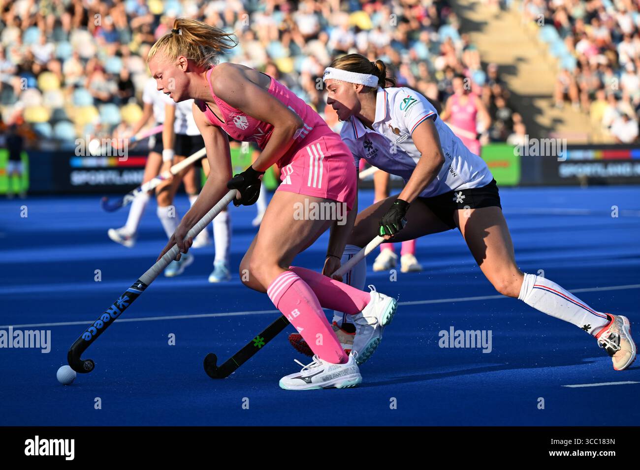 09 August 2025, North Rhine-Westphalia, Mönchengladbach: Field hockey ...
