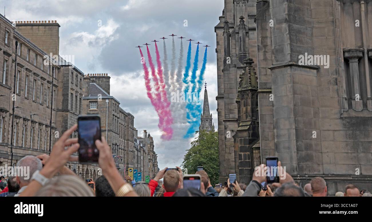 Edinburgh High Street, Scotland. 9 August 2025. Hundreds of people ...