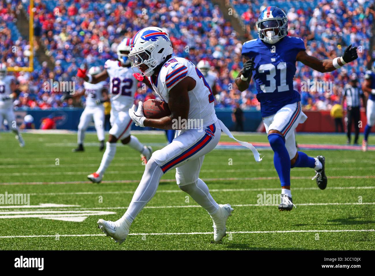 Buffalo Bills' KJ Hamler (19) catches a pass in front of New York ...