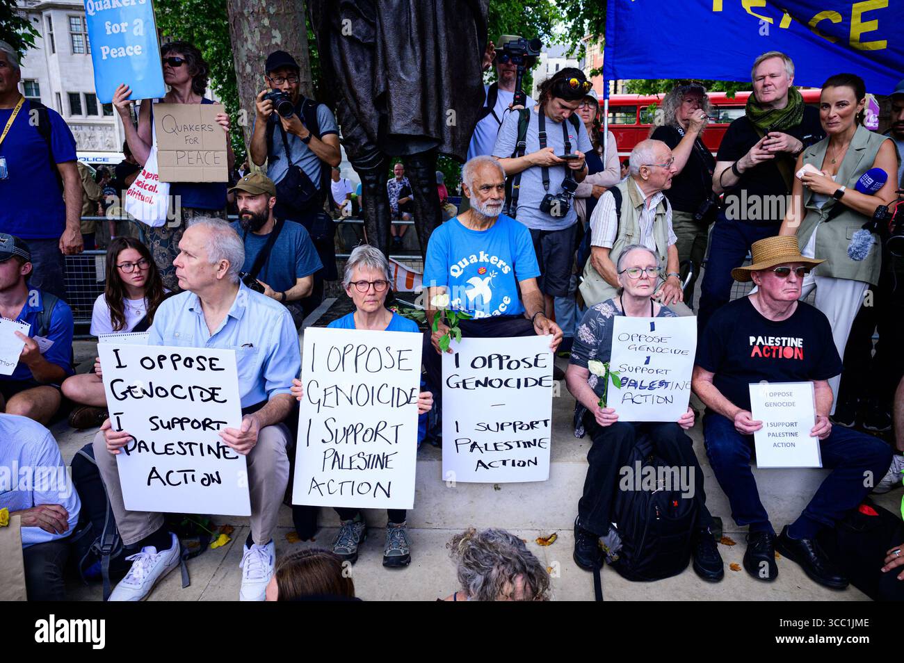 London, UK. 09, August, 2025. Police officers detain Palestinian ...