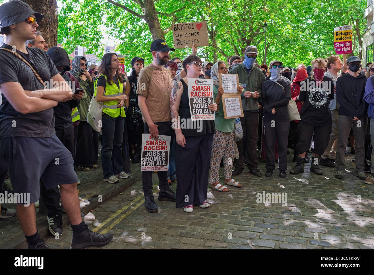 Bristol, UK. 9th Aug, 2025. Anti racism activists are pictured in front ...