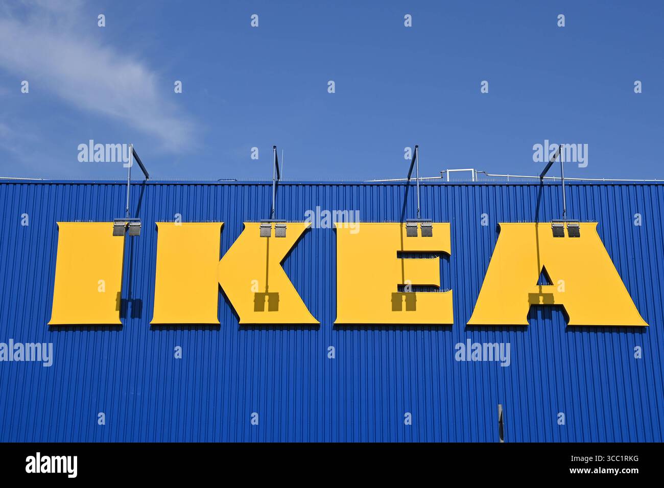 IKEA Moebelhaus Aussenansicht,schwedischer Moebelhersteller,Moebelhaus,Filiale,Gebaeude ...