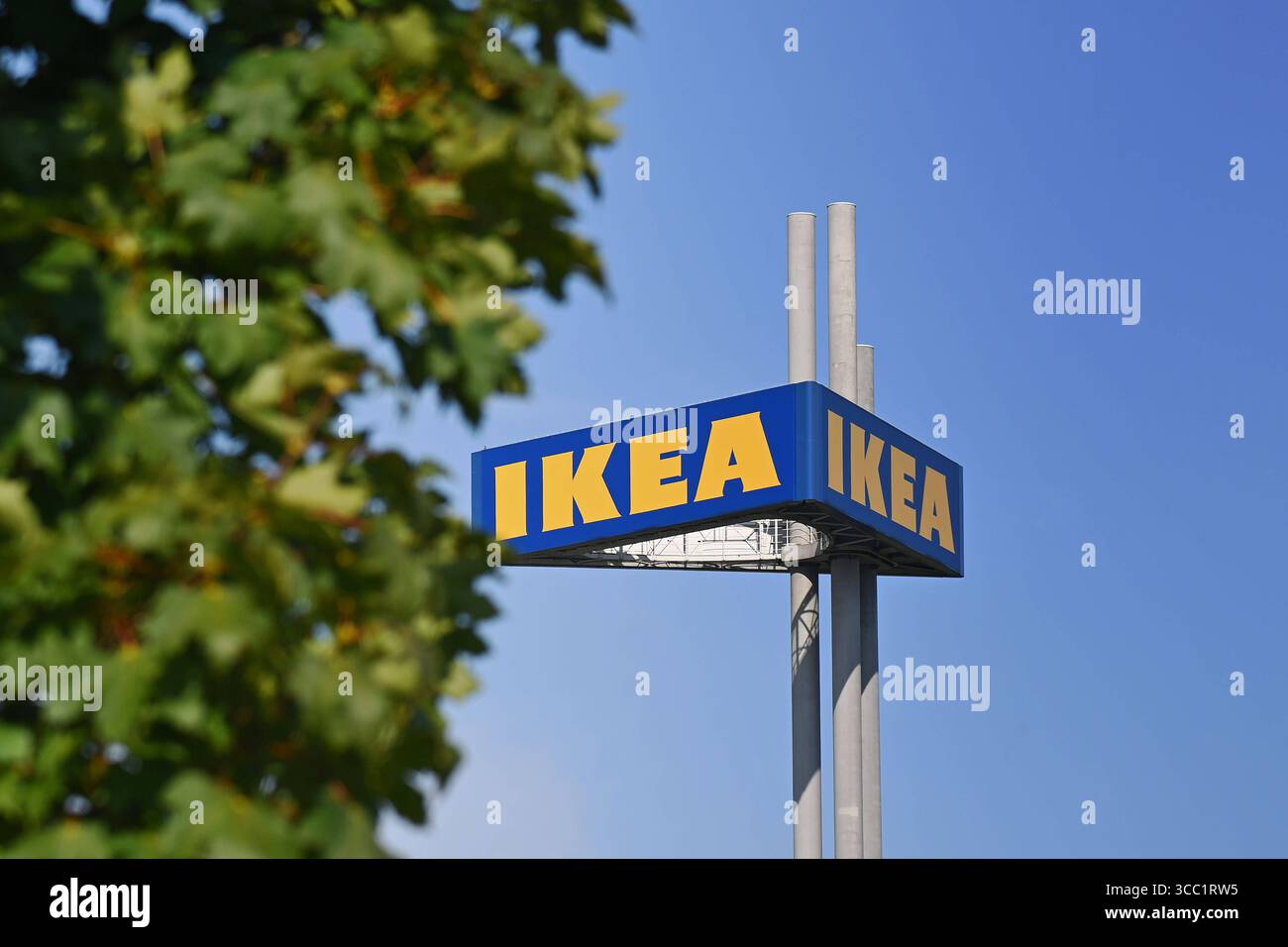 IKEA Moebelhaus Aussenansicht,schwedischer Moebelhersteller,Moebelhaus,Filiale,Gebaeude ...