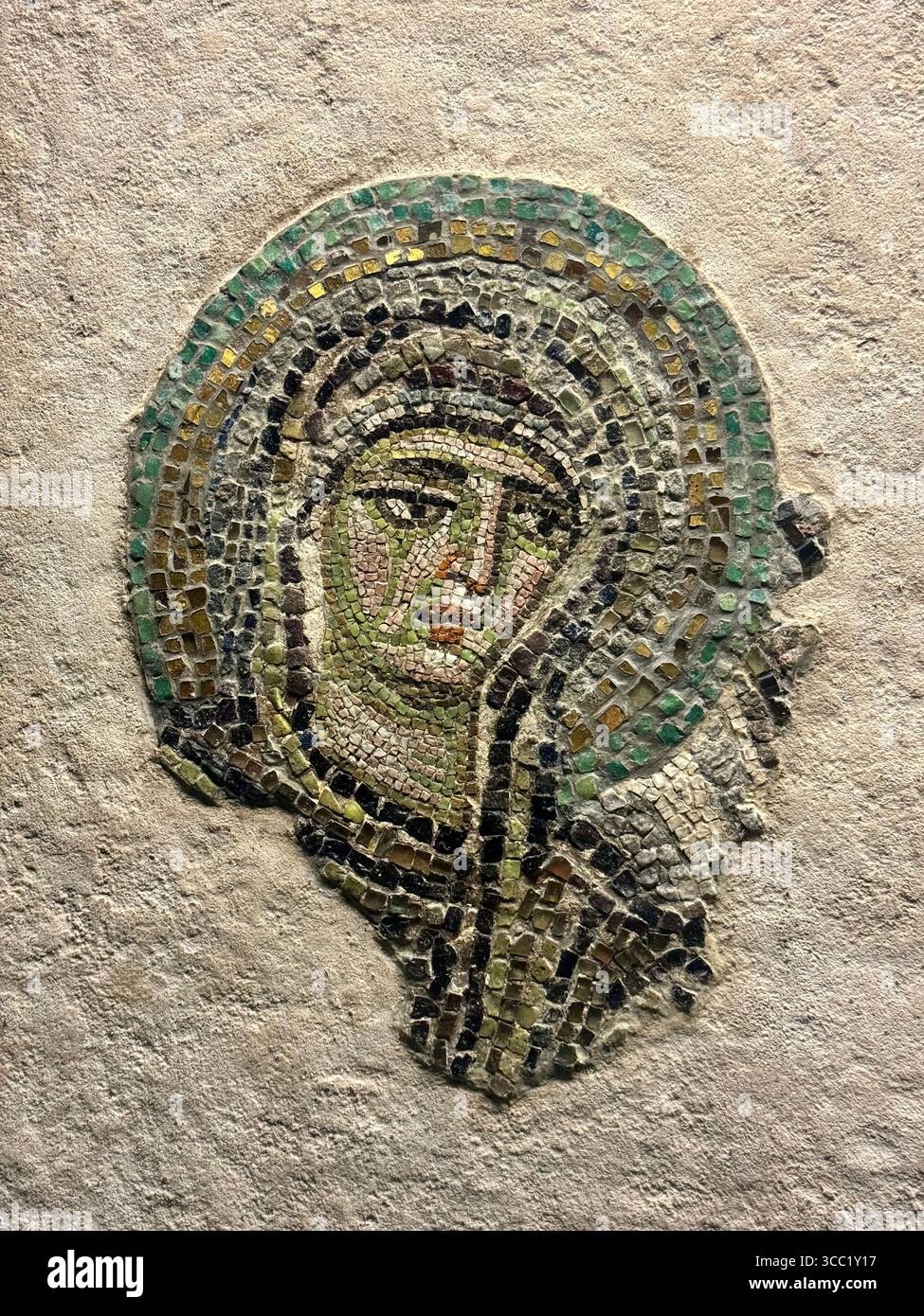 Historic greek portrait smartphone stock photos and images - Alamy