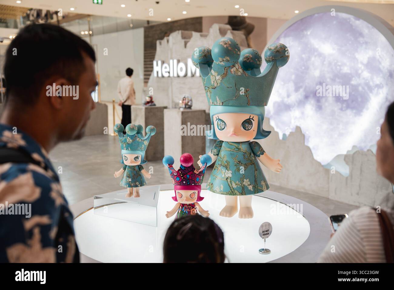 Bangkok, Thailand. 9th Aug, 2025. Visitors view Molly figures on ...