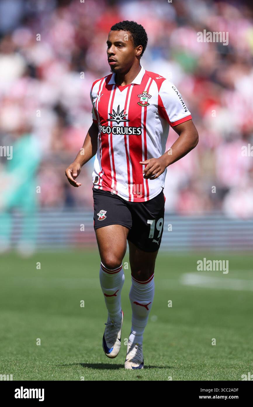 Southampton, England, 9th August 2025. Cameron Archer of Southampton ...