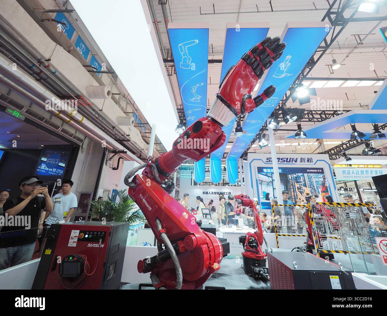 The audience visits an industrial robot at the 2025 World Robot ...