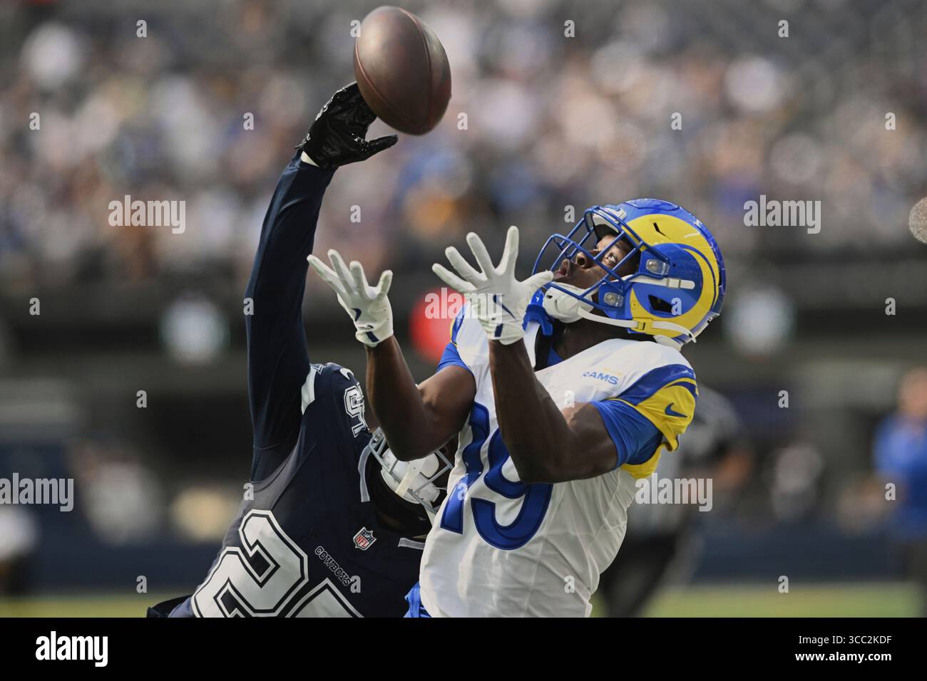 Los Angeles Rams wide receiver Xavier Smith (19) makes a catch against ...