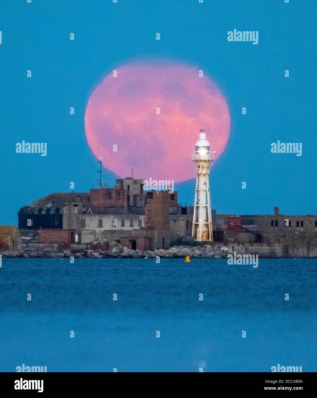 Weymouth, Dorset, UK. 9th August 2025. UK Weather. The full Sturgeon ...