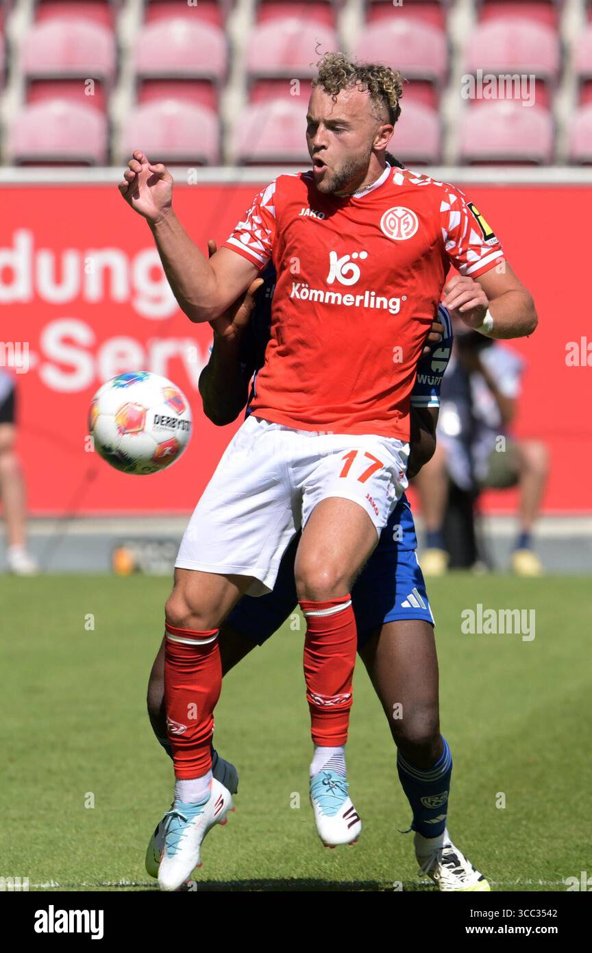 Benedict Hollerbach fotografiert beim Fußball Testspiel Spiel Mainz 05 ...