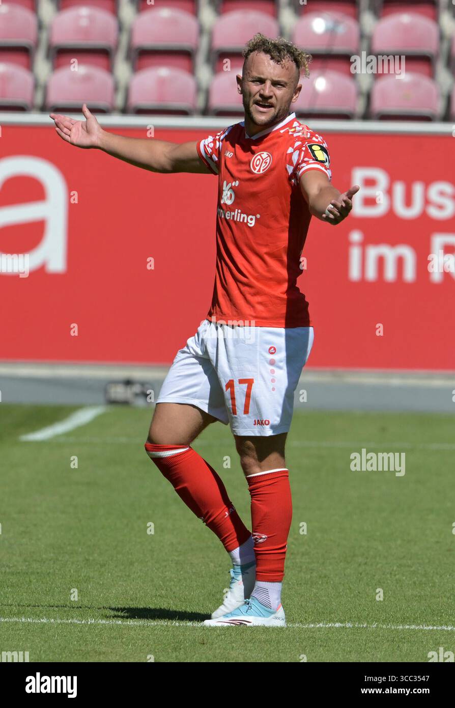 Benedict Hollerbach fotografiert beim Fußball Testspiel Spiel Mainz 05 ...