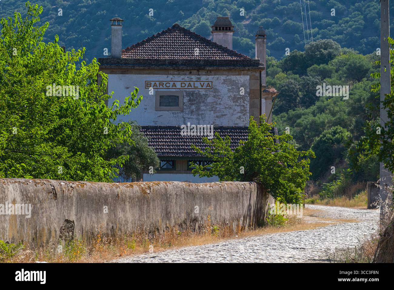 Estacao ferroviaria de barca dalva hi-res stock photography and images ...