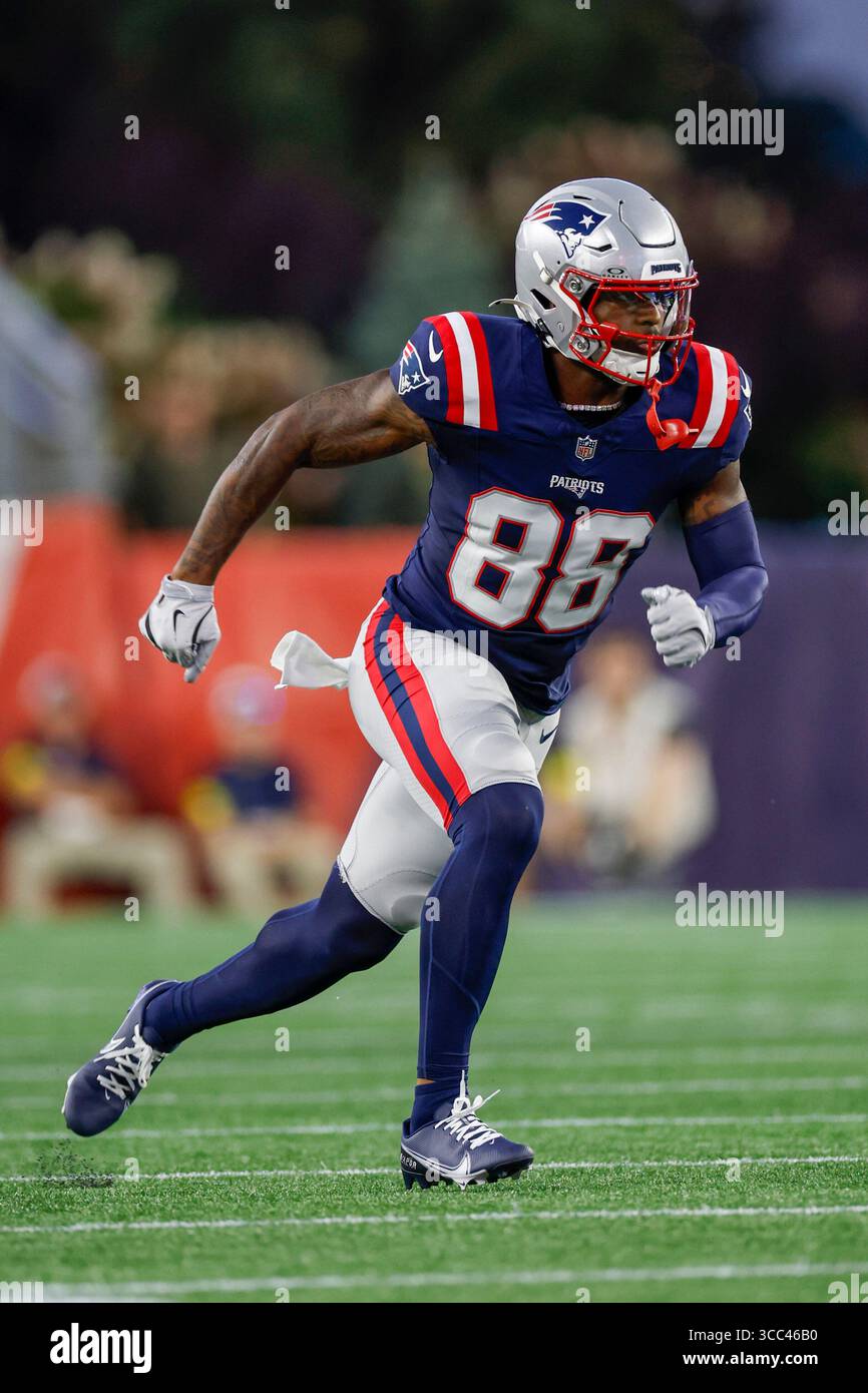 New England Patriots tight end Jaheim Bell (88) runs a route during the ...