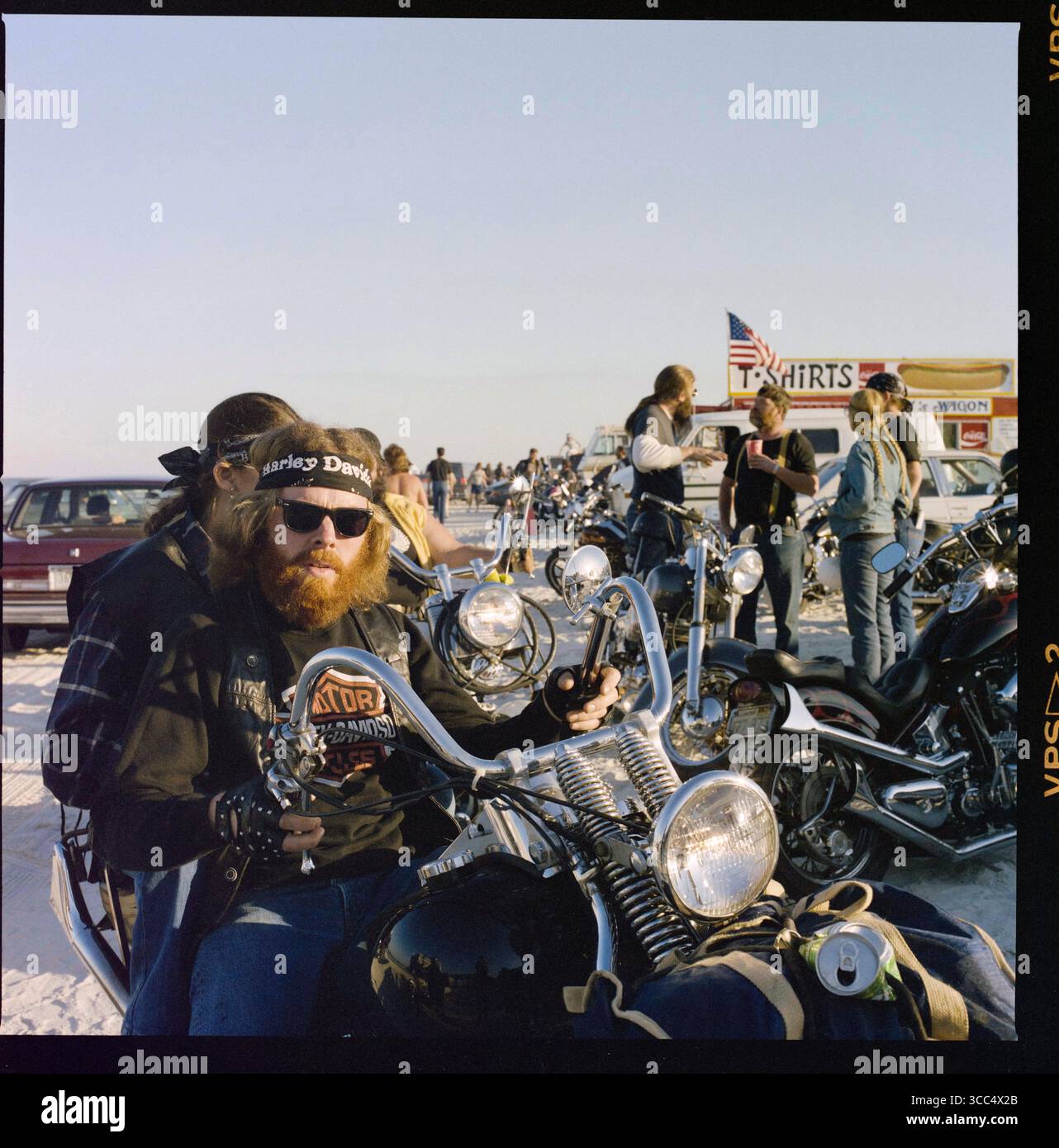 long-haired and bearded biker and his „old lady“ on a Harley Davidson ...
