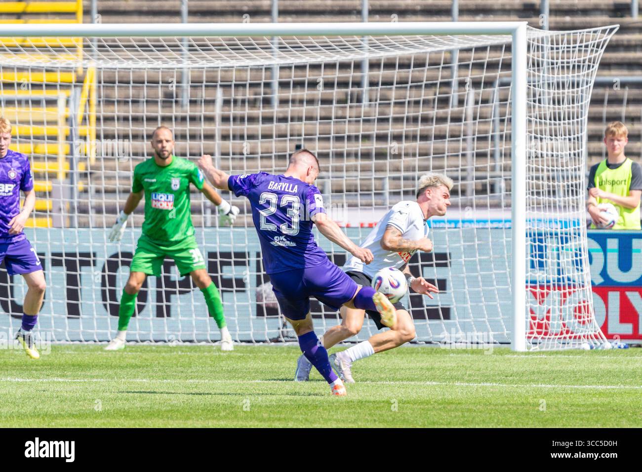 Anthony Barylla (FC Erzgebirge Aue, #23), SSV Ulm 1846 vs. FC ...