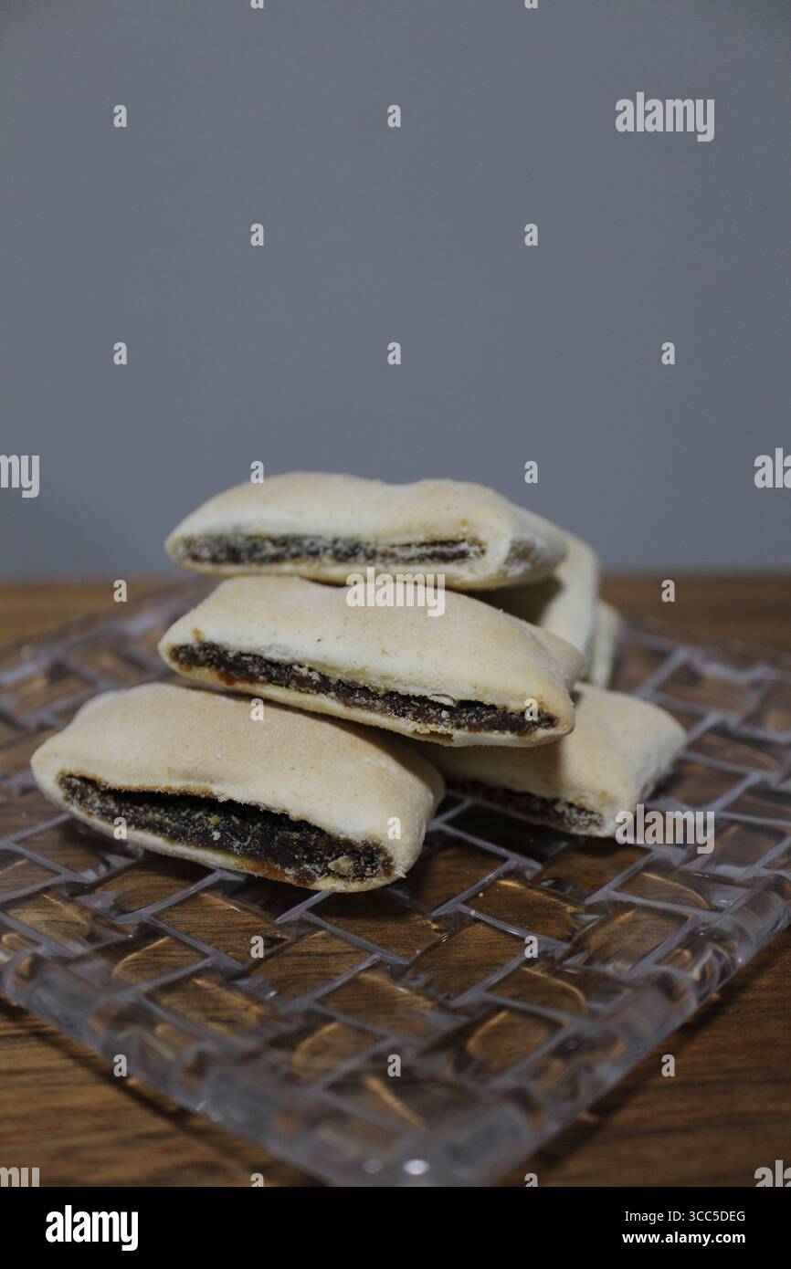 Imqaret (traditional Maltese sweets made with pastry and dates Stock ...