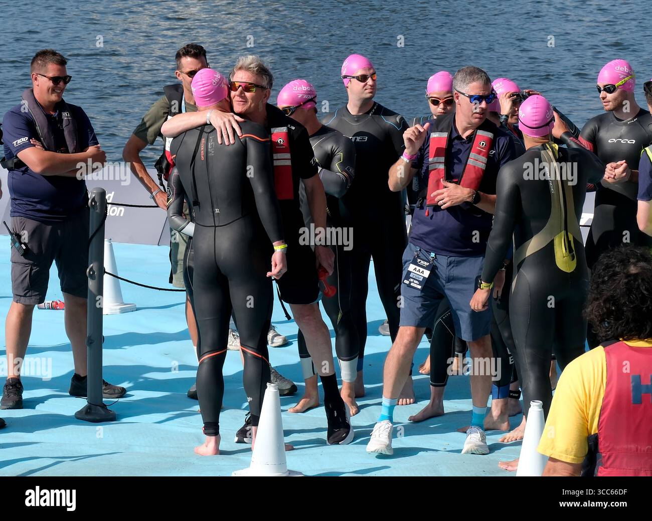 London t100 triathlon hi-res stock photography and images - Alamy