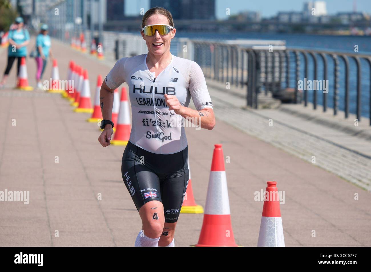 London t100 triathlon hi-res stock photography and images - Alamy