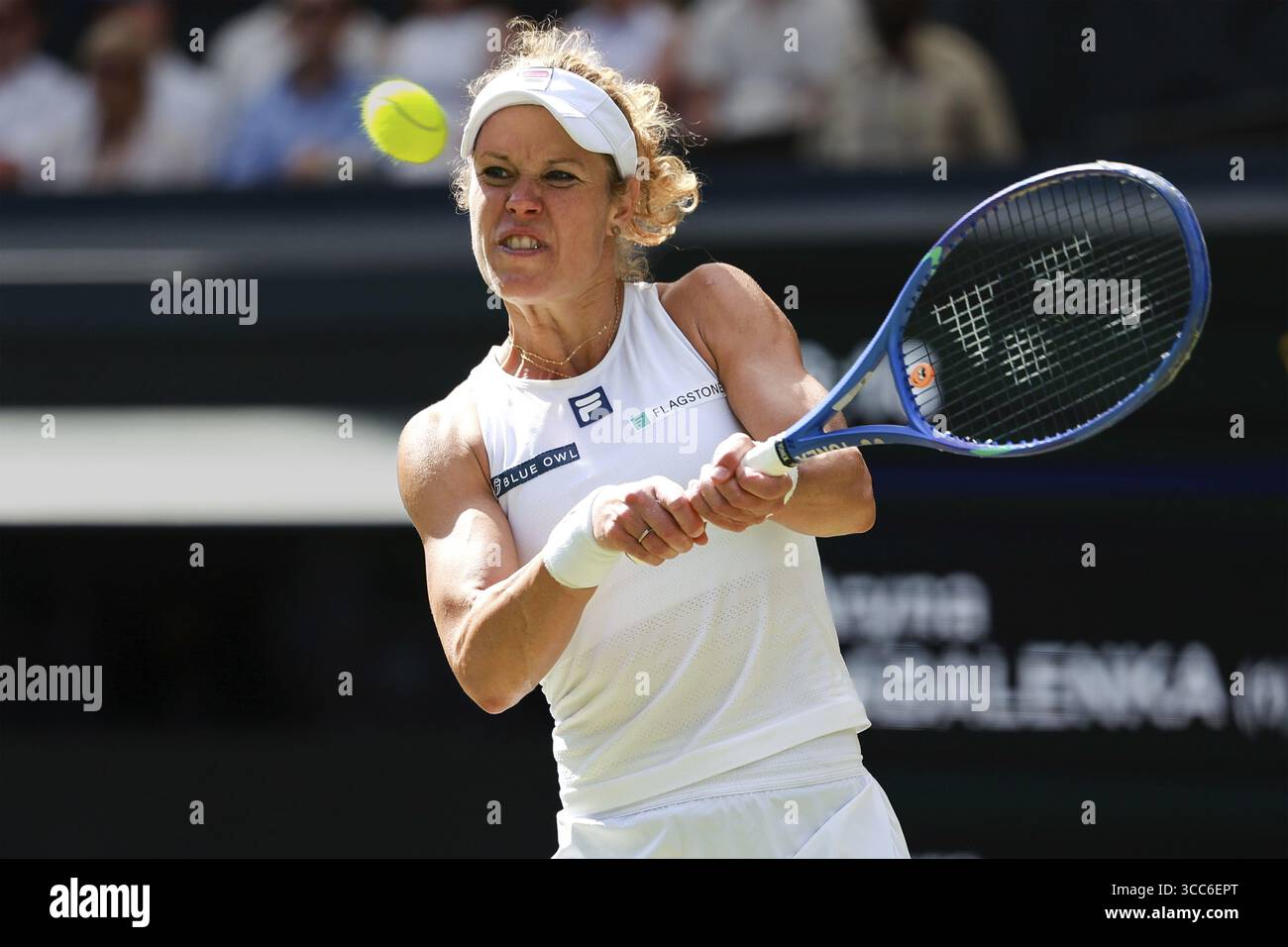 Polish tennis player Iga Swiatek in action at the 2025 Wimbledon ...
