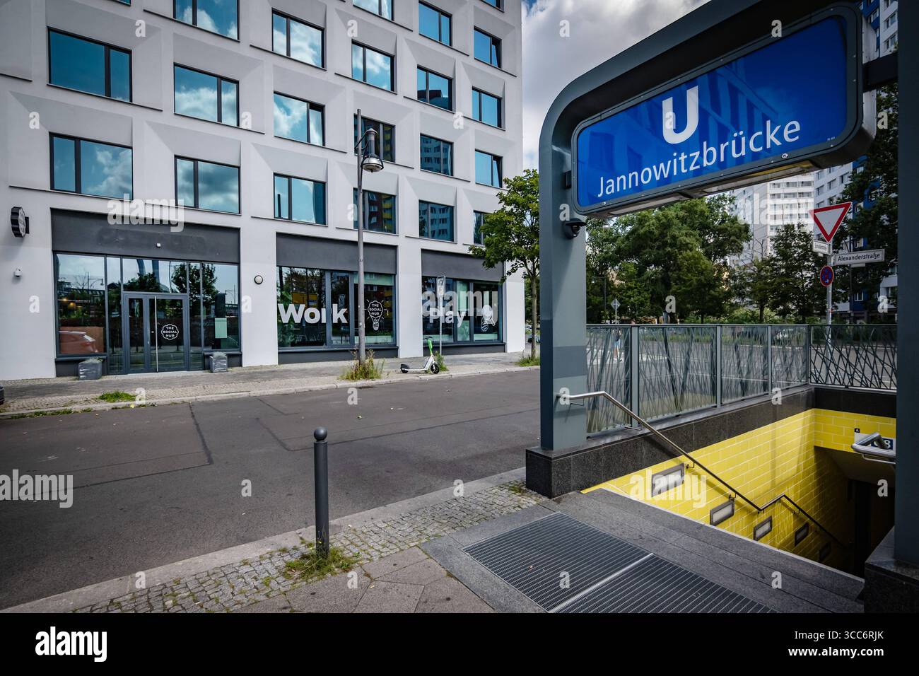 Berlin Mitte, The Social Hub, Alexanderstraße / Schicklerstraße - 10.08 ...